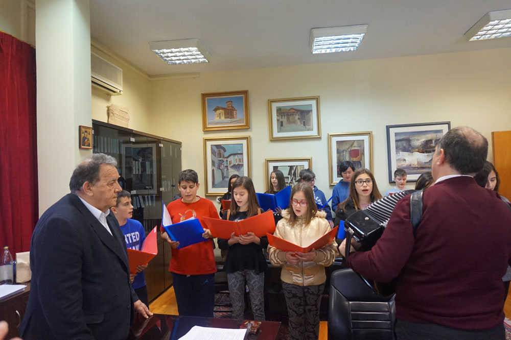 Οι μαθητές του Μουσικού Σχολείου Καστοριάς έψαλλαν τα κάλαντα του ...