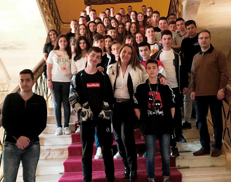 Μαθητές του 2ου Γυμνασίου Άργους Ορεστικού επισκέφθηκαν τη Βουλή - Φωνή ...