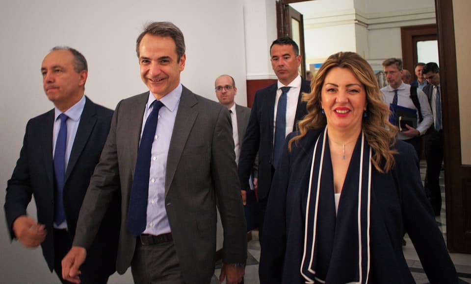 Μαρία Αντωνίου: Τον Πρωθυπουργό Κυριάκο Μητσοτάκη υποδέχτηκε η ...