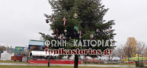 Ο Προοδευτικός Σύλλογος Κυριών Καστοριάς στολίζει το δέντρο των ευχών ...