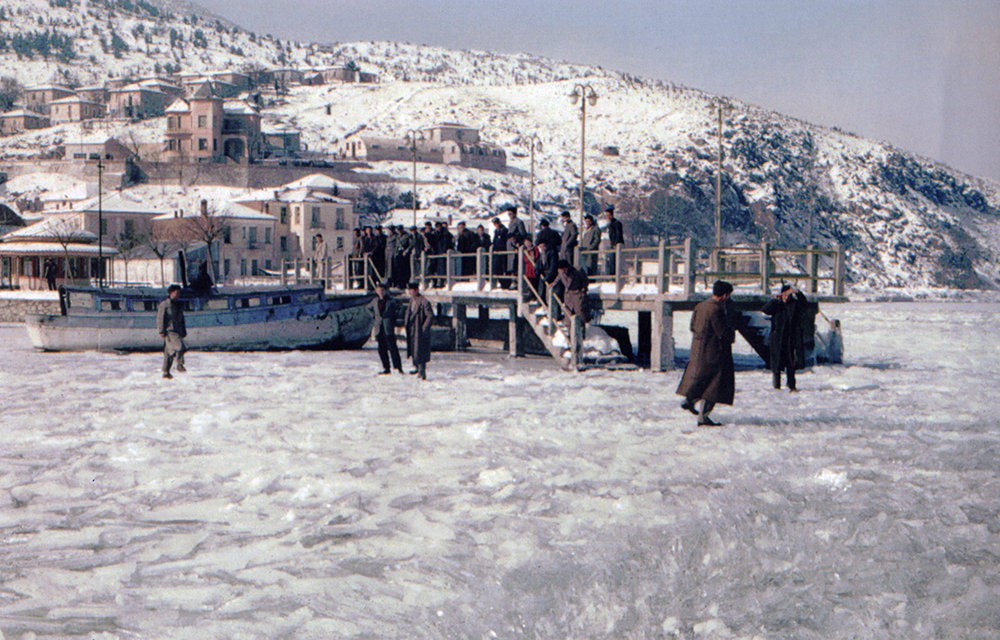 Καστοριά: Βόρεια παραλία (προβλήτα): Από το φωτογραφικό λεύκωμα του ...
