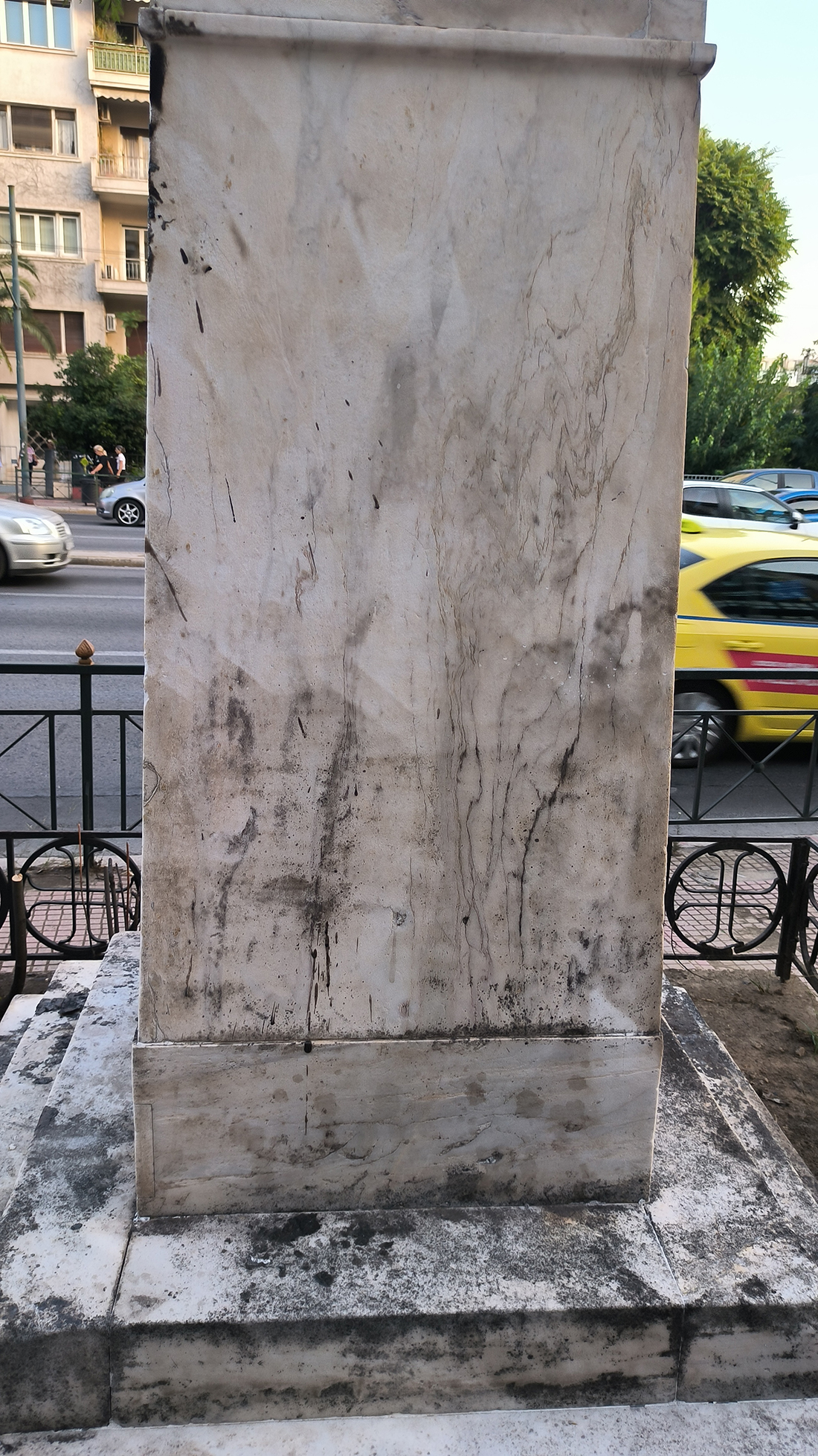 'Εκκληση για τη διάσωση της Στήλης του Ίωνος Δραγούμη στην Αθήνα ...